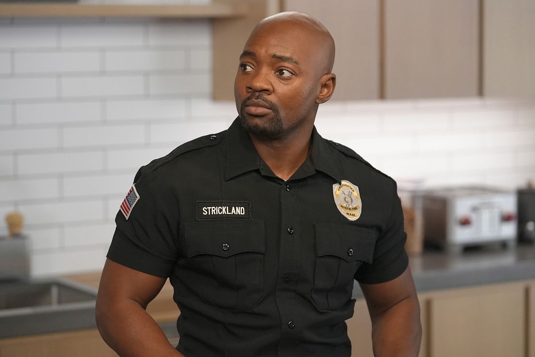 9-1-1: Lone Star: 9-1-1: Lone Star : Bild Brian Michael Smith - 8 von 123 - FILMSTARTS.de