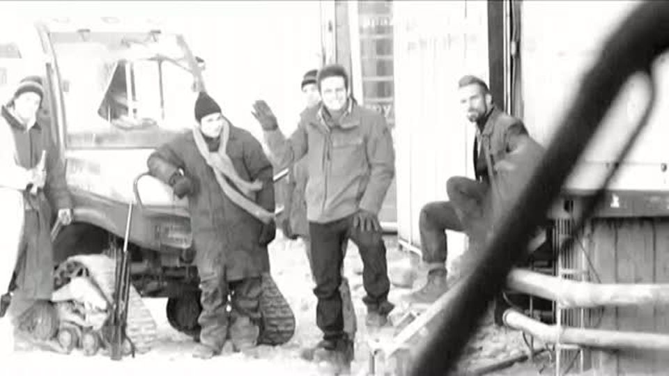 Survival Code Trailer - Survival Code Trailer OV - FILMSTARTS.de