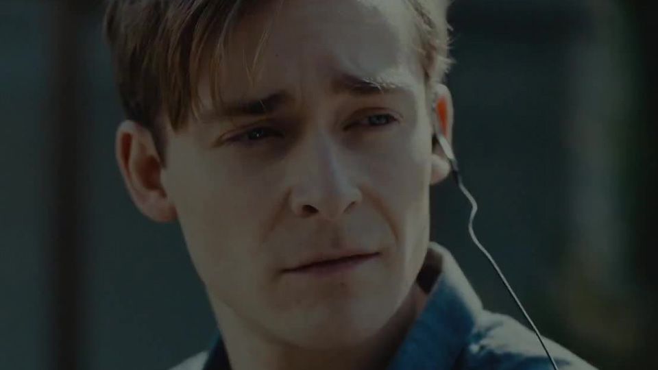 Boy 7 Trailer - Boy 7 Trailer OV - FILMSTARTS.de