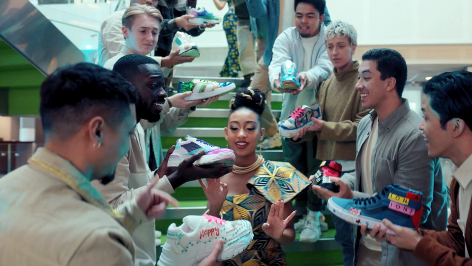 Sneakerella Trailer - Sneakerella Trailer DF - FILMSTARTS.de