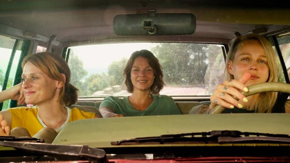 Over & Out Trailer - Over & Out Trailer DF - FILMSTARTS.de