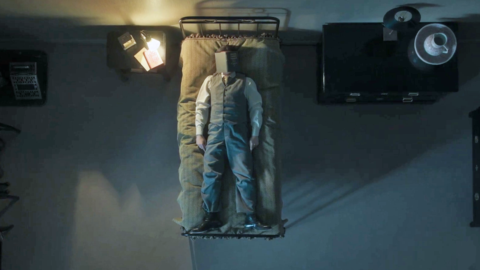 Kafka Trailer DF - Trailer Kafka - FILMSTARTS.de